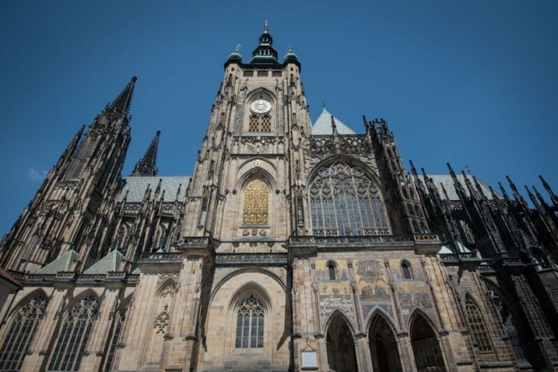 Prague: Castle Grounds & Highlights Walking Tour small-group - The Itinerary in Detail