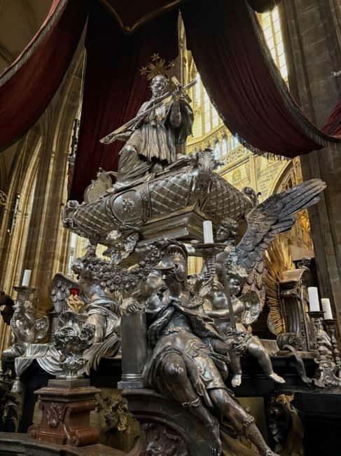 Prague Castle Ticket & Audioguide with Pick-up in GPG Office - FAQ