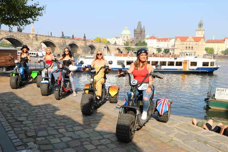 Prague: Castle Viewpoints & Charles Bridge Trike Tour - Key Points