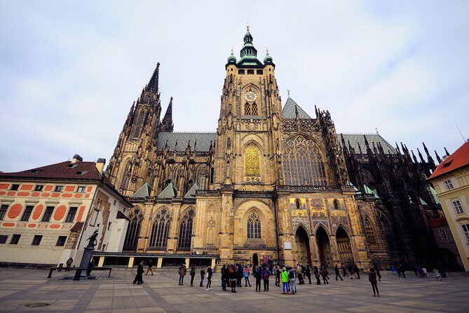 Prague Castle Walking Tour - Transport and Group Dynamics