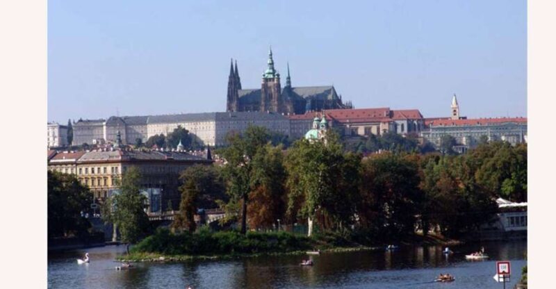 Prague: Classic City Bike Tour - Equipment & Comfort: Quality and Convenience