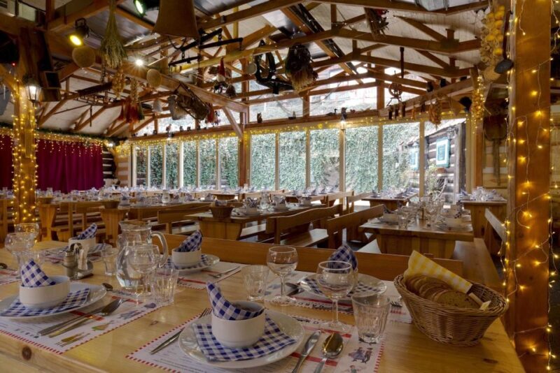 Prague: Evening Folklore Garden Party with Traditional Menu - Key Points