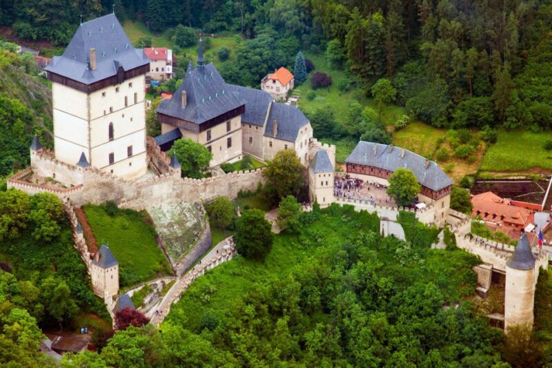 Prague: Fairytale Karlstejn Castle in Retro-Style Car - Lunch and Local Flavors