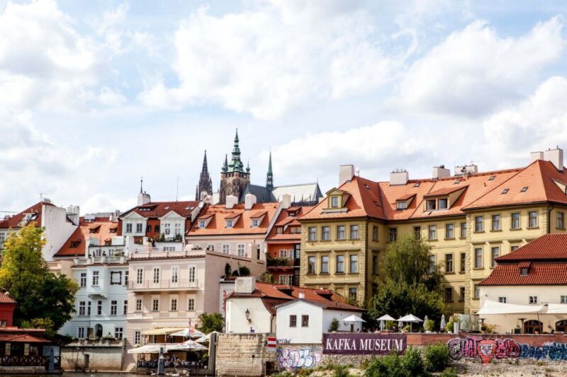 Prague: Full-Day Sightseeing Tour with Cruise and Lunch - Key Points