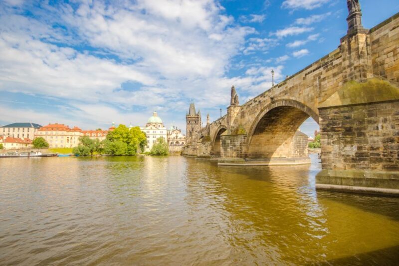 Prague: Guided Bus & Walking Tour with River Cruise & Lunch - Who Will Love This Tour?