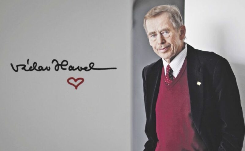 Prague: Half-Day City Highlights Walking Tour - Exploring the Prague Highlights: What You Can Expect