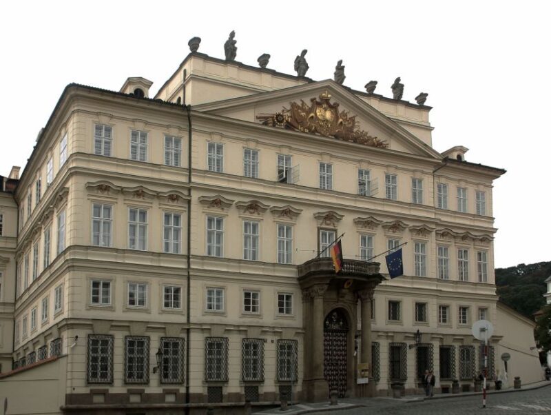 Prague: Highlights Walking Tour to the German embassy 1989 - The Experience in Detail