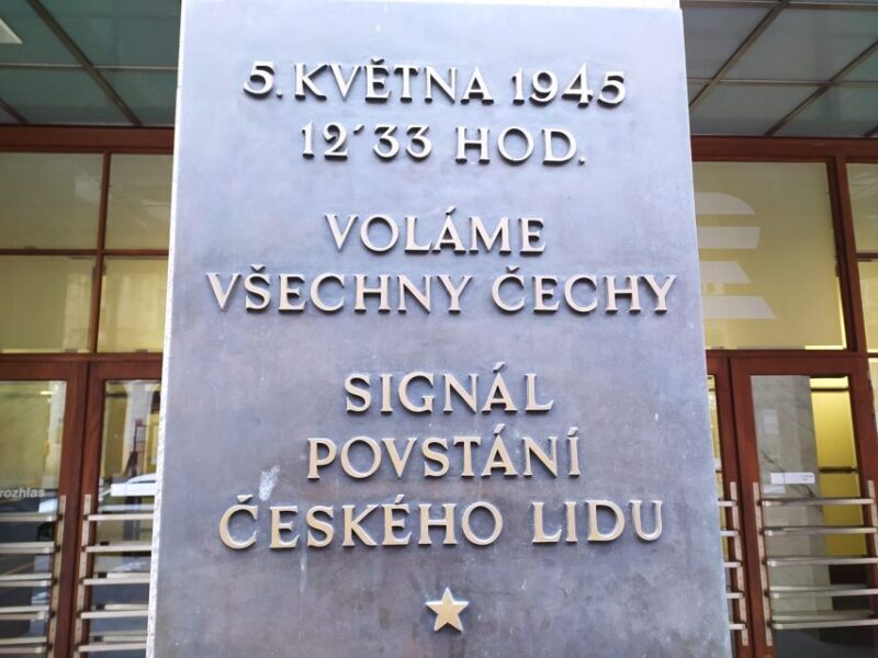 Prague: Historical Walking Tour with Focus on World War 2 - Key Points