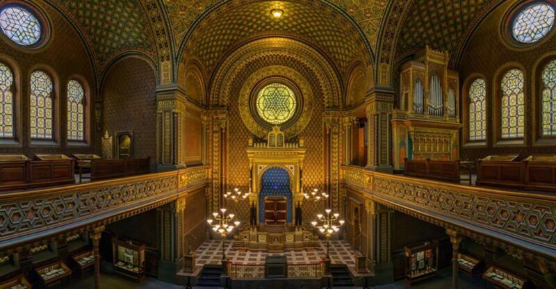 Prague Jewish Quarter Tour in French with Monuments Entrance - Small Group Tours: Why They Matter