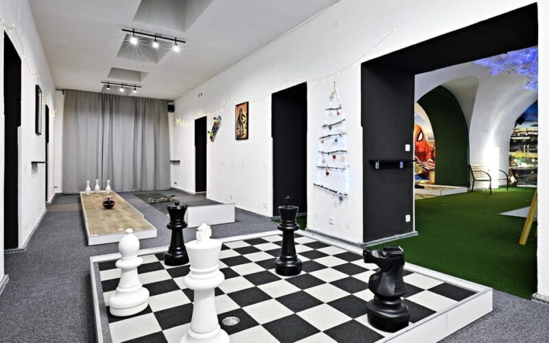 Prague: Mazemania Miniature Golf Experience - Key Points