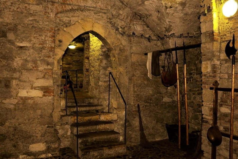 Prague Must-See: Old Town, Charles Bridge & Alchemy Museum - Key Points