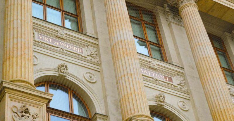 Prague: National Museum Ticket & Online Audioguide City Tour - Key Points