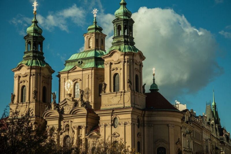 Prague: Old Town and Jewish Quarter Guided Tour in German - The Quality of Guides and the Tour Experience