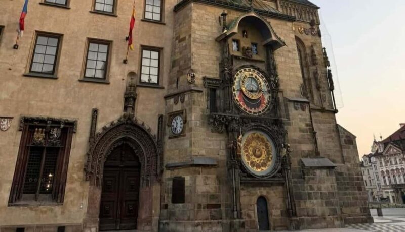 Prague: Old Town and Jewish Quarter Walking Tour - Key Points