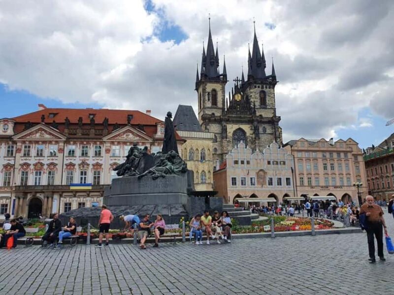 Prague: Old Town and Jewish Quarter Walking Tour - Detailed Breakdown of the Tour Experience