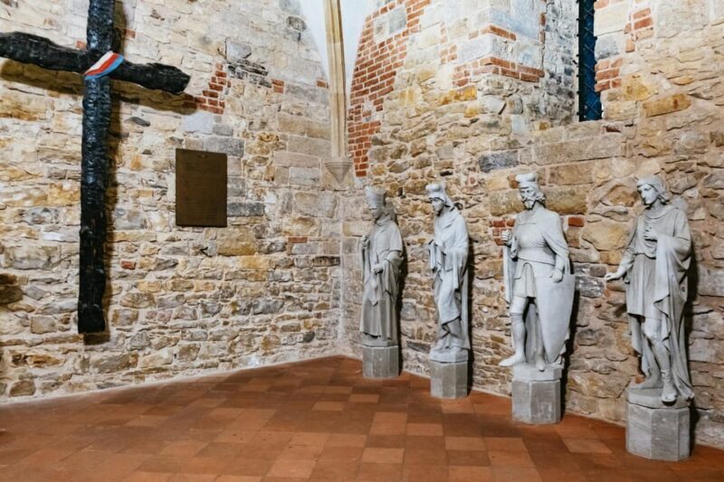 Prague: Old Town, Astronomical Clock and Underground Tour - Discovering Prague’s Historic Heart