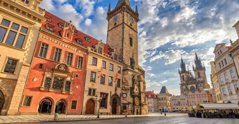 Prague: Old Town, Jewish Quarter & Astro Clock Walking Tour - Discovering Prague’s Historic Heart