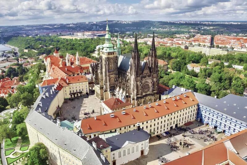 Prague: Prague Castle Skip-the-Line Ticket with Audioguide - Navigating the Experience