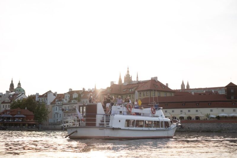 Prague: Private Beer Boat Cruise with Unlimited Beer - Key Points