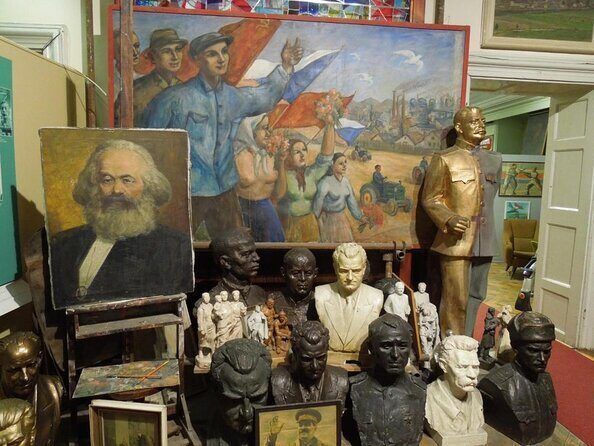 Prague Private Tour and Museum of Communism with transfer - Key Points