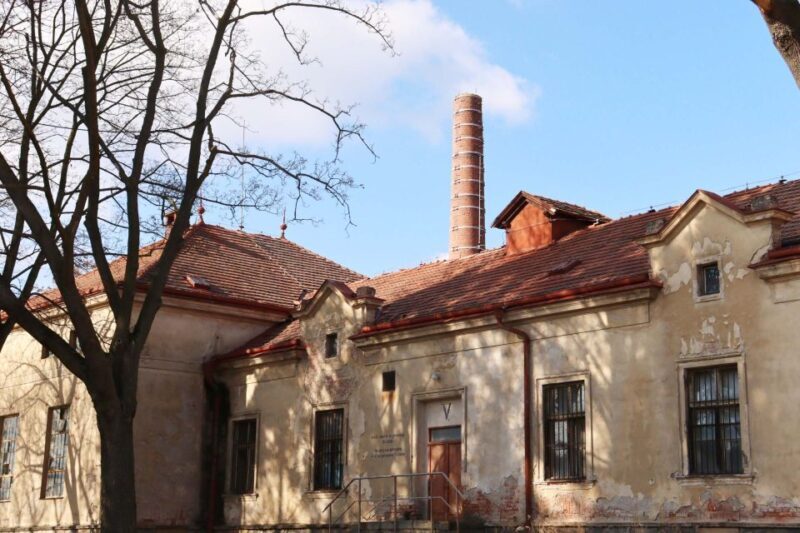 Prague: Psychiatric Hospital and Abandoned Cemetery Tour - FAQs