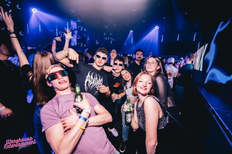 Prague: Pub Crawl with Shots & Entrance to Rooftop Club - FAQ