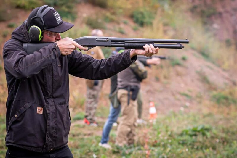 Prague: Shooting Experience with 3 to 10 Guns & Bus Transfer - Key Points