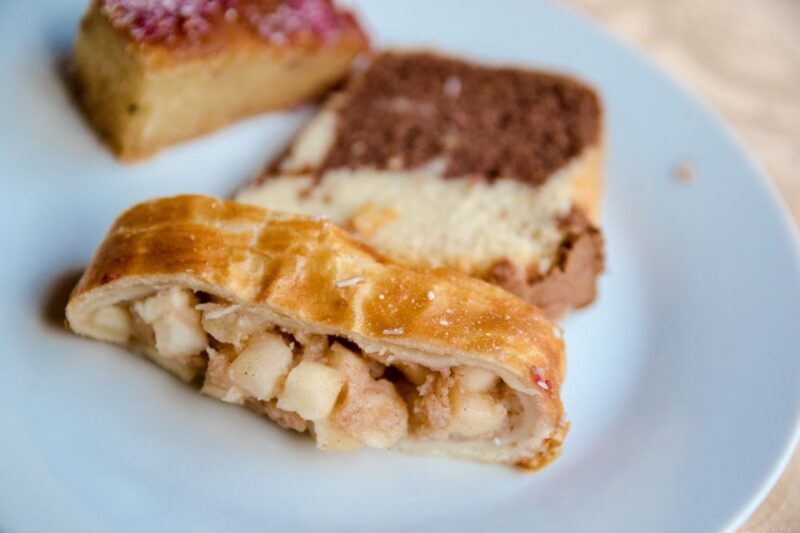 Prague: Sightseeing Boat Cruise with Buffet Dinner - Frequently Asked Questions