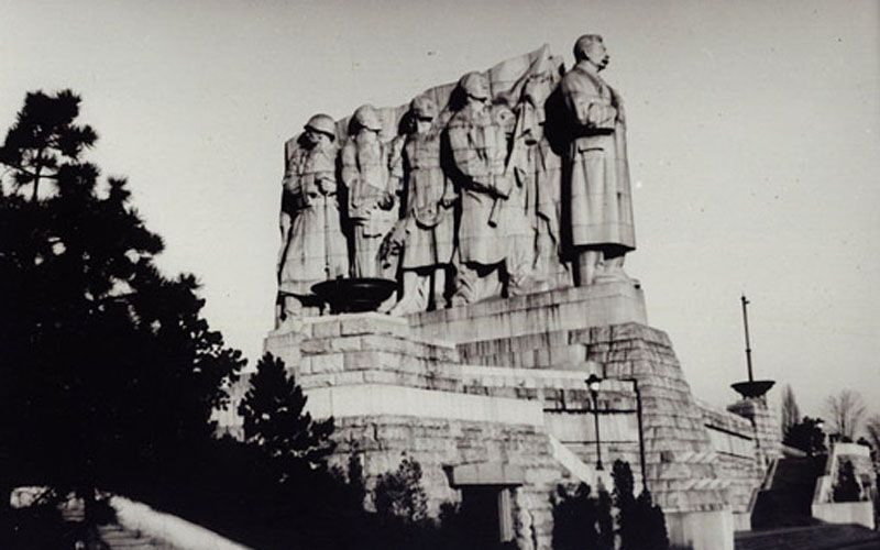 Prague: Stunning Viewpoints, Castle, City & Park Bike Tour - The Ride: What to Expect