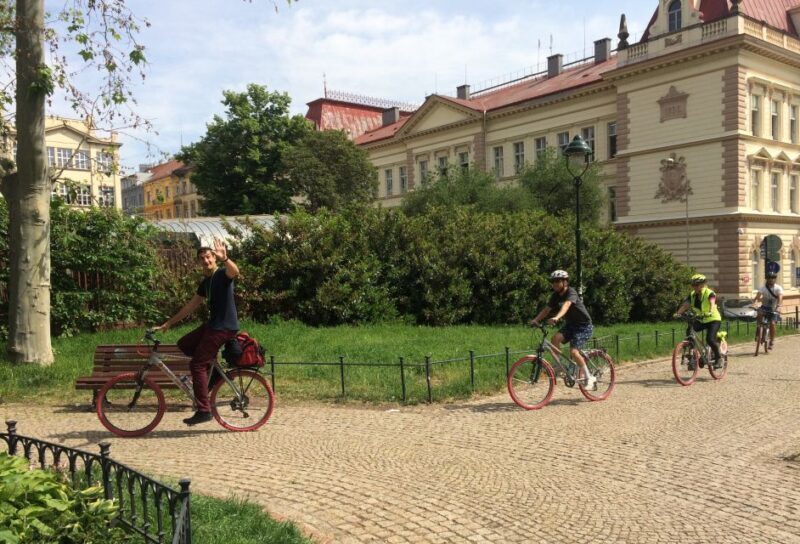 Prague: Stunning Viewpoints, Castle, City & Park E-Bike Tour - What to Expect During the Tour