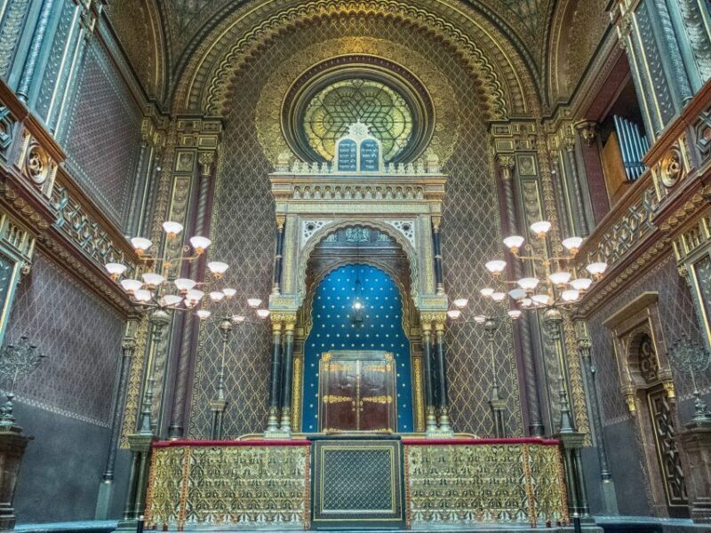 Prague: Synagogues and Jewish Quarter Private Walking Tour - Key Points
