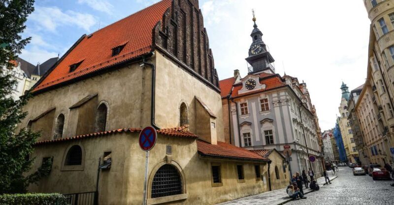 Prague: Synagogues and Jewish Quarter Private Walking Tour - The Value of a Guided Tour