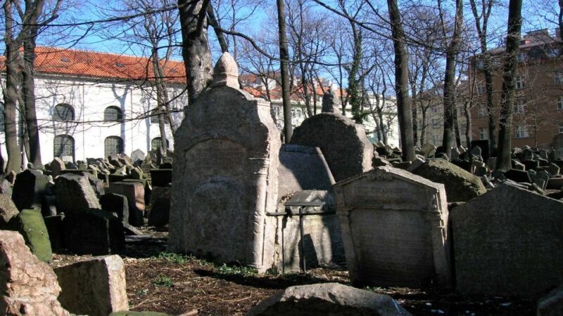 Prague: Synagogues and Jewish Quarter Private Walking Tour - Practical Details and Tips