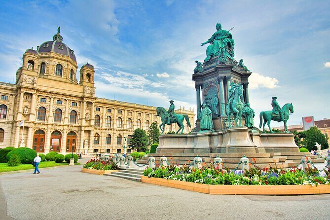 Prague to Vienna - Private Transfer with 2 hours of Sightseeing - The Sum Up