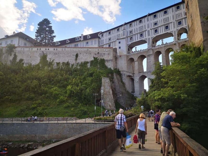 Prague: Transfer to Vienna via fabulous Cesky Krumlov - Discovering Cesky Krumlov: A Fairytale Town  