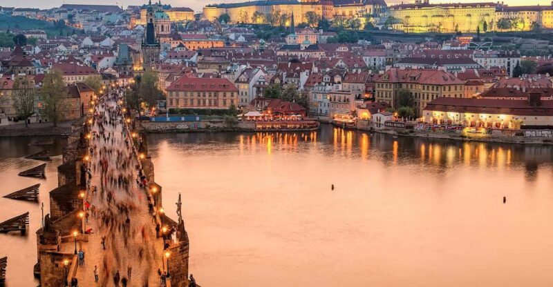 Prague : Visite insolite avec un guide journaliste français - FAQ
