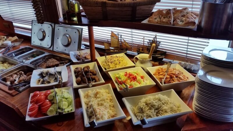 Prague: Vltava River Evening Dinner Cruise - Key Points