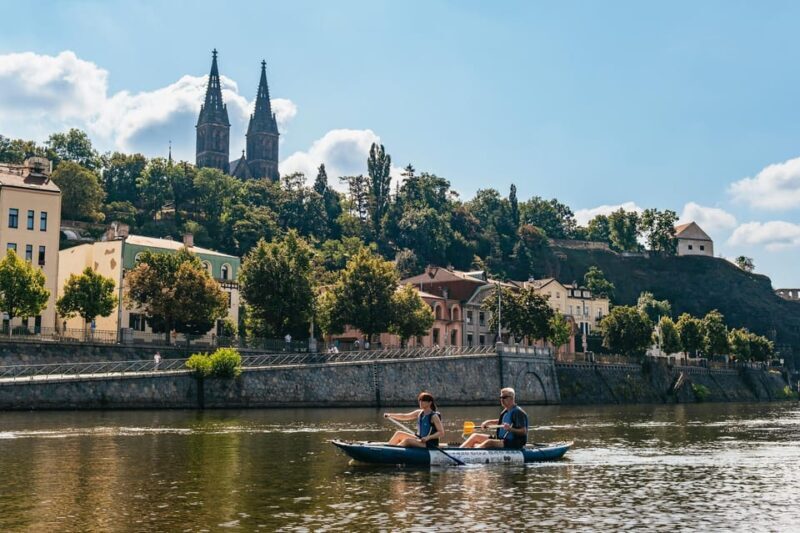 Prague: Vltava River Guided Canoeing Tour - What Makes the Guides Stand Out?