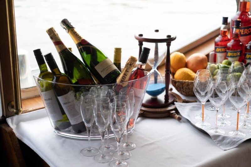 Prague: Vltava River Private Boat Party with Drinks - Key Points