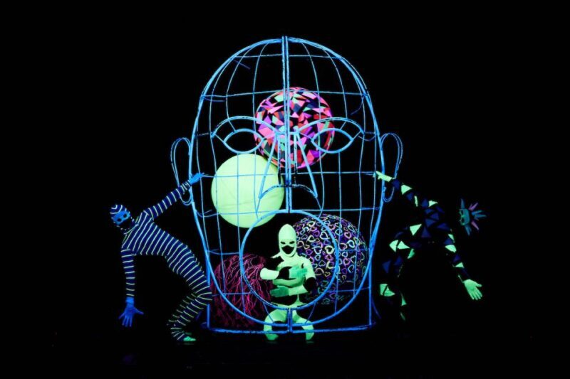 Prague: WOW Show Black Light Theater - Key Points