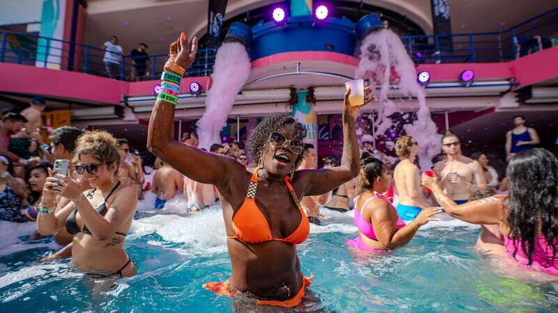 Premium Beach Party Coco Bongo - An In-Depth Look at the Coco Bongo Beach Party Experience