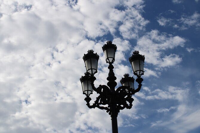 Premium Tour Royal Palace of Madrid : expert guide + no normal queue - Discover the Majesty of Madrid’s Royal Palace with a Guided Premium Tour