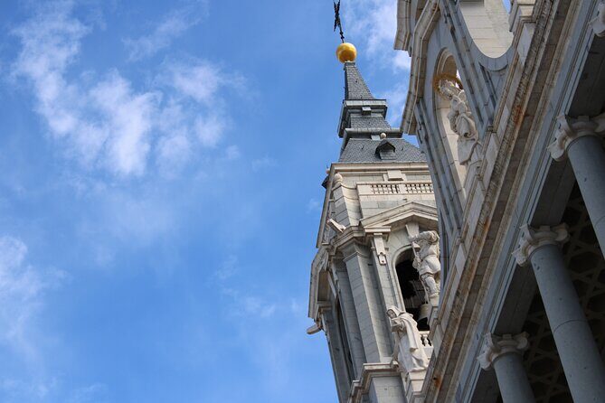 Premium Tour Royal Palace of Madrid : expert guide + no normal queue - FAQs