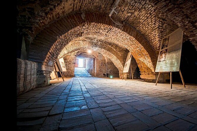 Princely Court of Târgovite and Curtea de Arge Monastery - FAQ