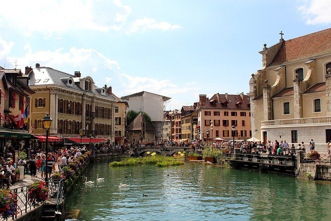 Private 2-hour Walking Tour of Annecy with official tour guide - Key Points