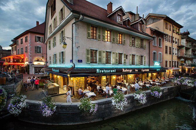 Private 2-hour Walking Tour of Annecy with official tour guide - Stop 2: La Vieille Ville (Old Town)