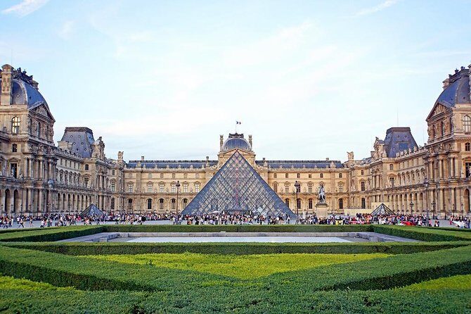 Private 3-hour tour in Louvre Museum with official tour guide - The Experience of a Private Guide