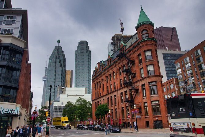 Private 3-hour walking tour of Toronto with licensed tour guide - Key Points