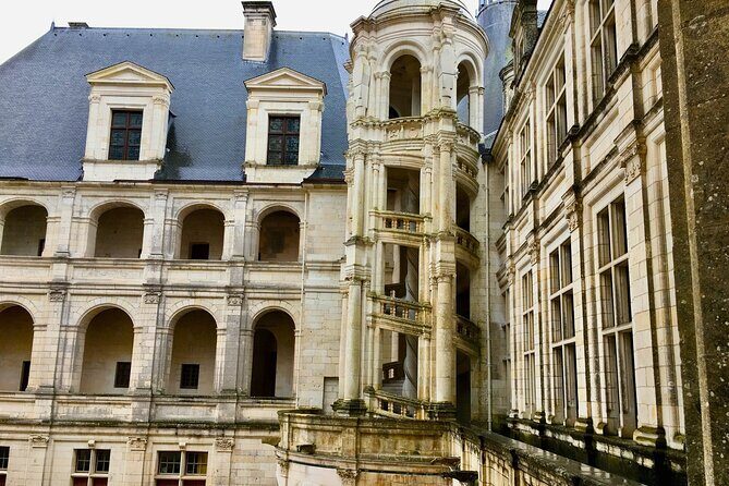 Private 3 Loire Castles Live Guided with Wine tasting from Paris - FAQs