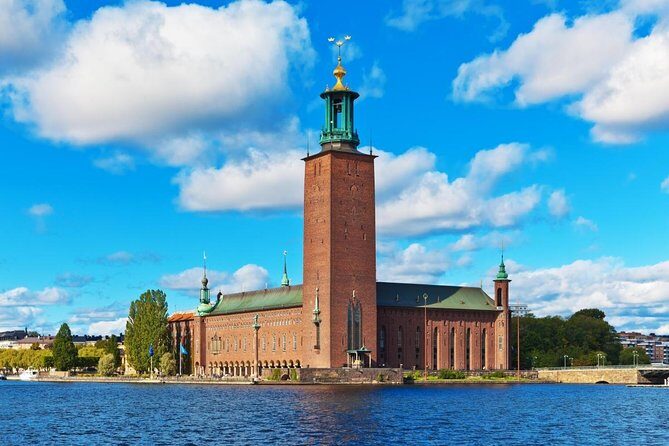 Private 4h VIP city tour by limousine car and guide in Stockholm - Key Points